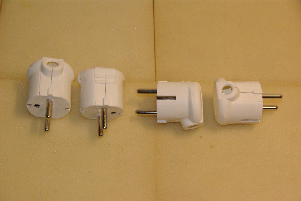 4x Schuko-Winkelstecker, weiss | Kaufen auf Ricardo