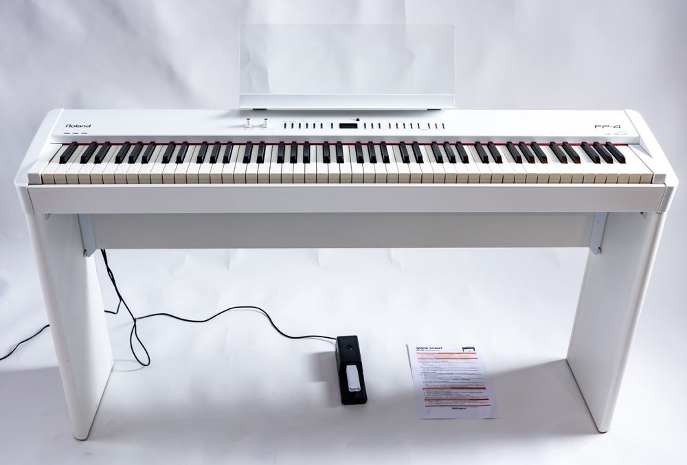 Roland FP4 Supernatural Piano mit Ständer + Pedal | Kaufen auf Ricardo