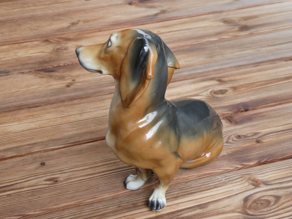 Porzellanfigur Sitzendorf, grosser sitzender Dackel (Gebraucht) in ...