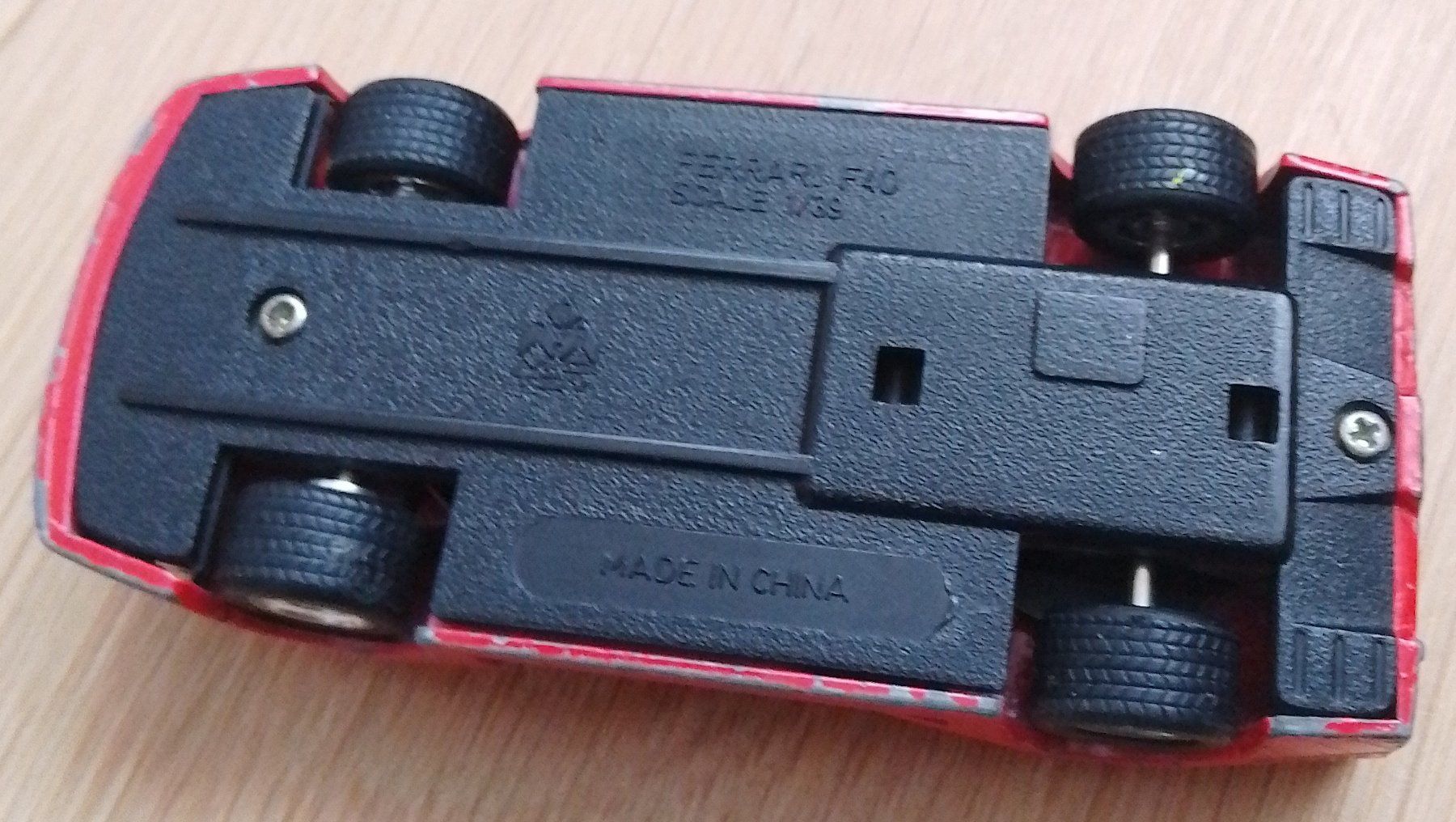 Ferrari F40 Scale 1/39 mit erheblichen Gebrauchsspuren (Gebraucht) in ...