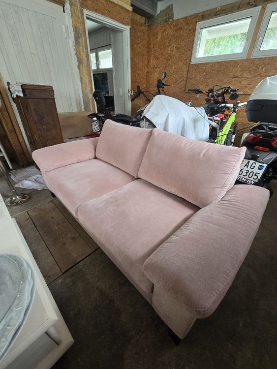 gemütliches rosa Sofa (Gebraucht) in Holziken für CHF 1 – nur Abholung auf Ricardo kaufen
