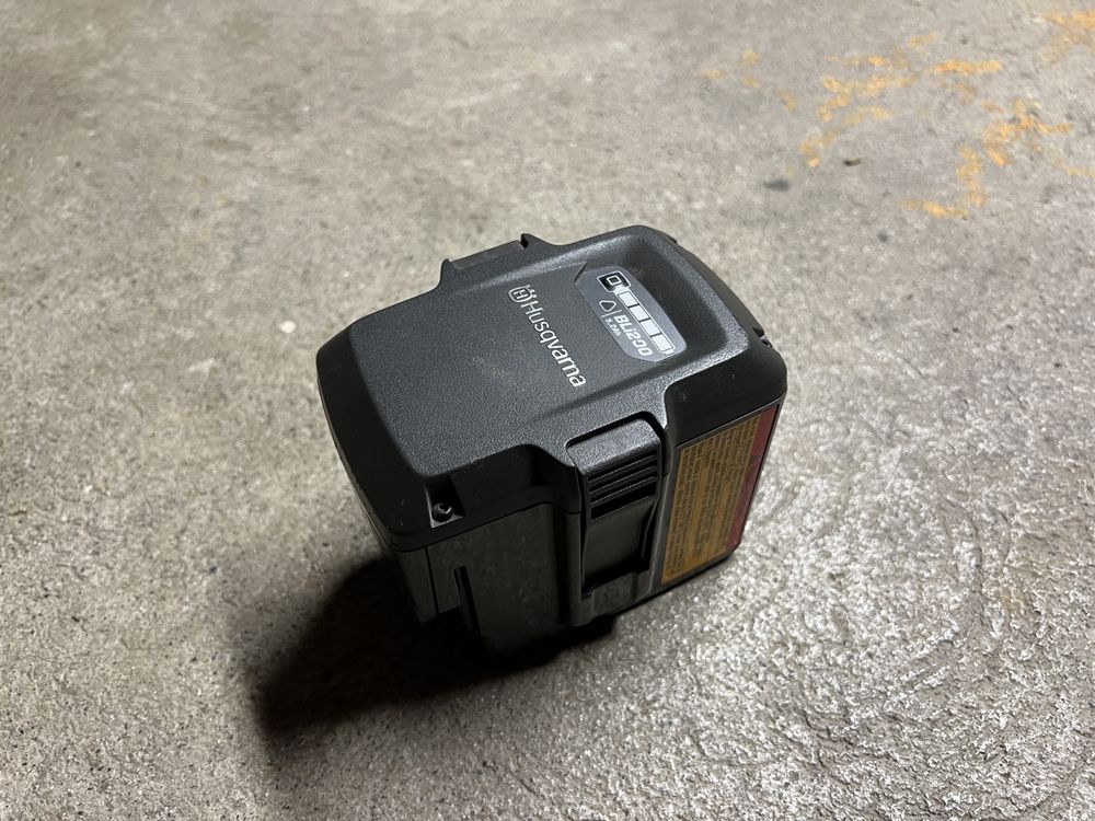 Husqvarna Akku BLi200 5.2Ah Gartengeräte Akku (Gebraucht) in Saanen für ...