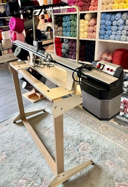 Strickmaschinen Motor Simet mit Stahl Tisch (Gebraucht) in Plons für ...