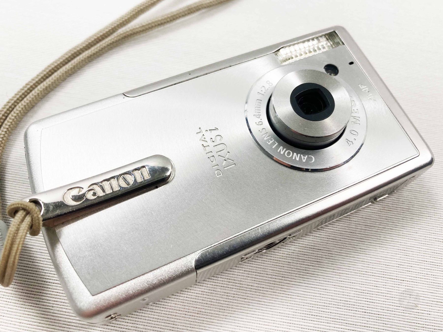 Canon Digital IXUS i Digitalkamera 4.0MP + Charger + SD-Card (Gebraucht ...