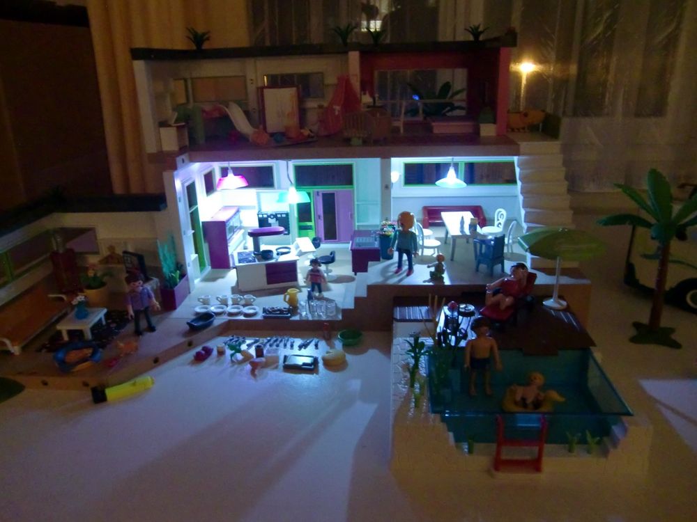Playmobil Luxus Villa mit Anbau Pool Familiencamper | Acheter sur Ricardo
