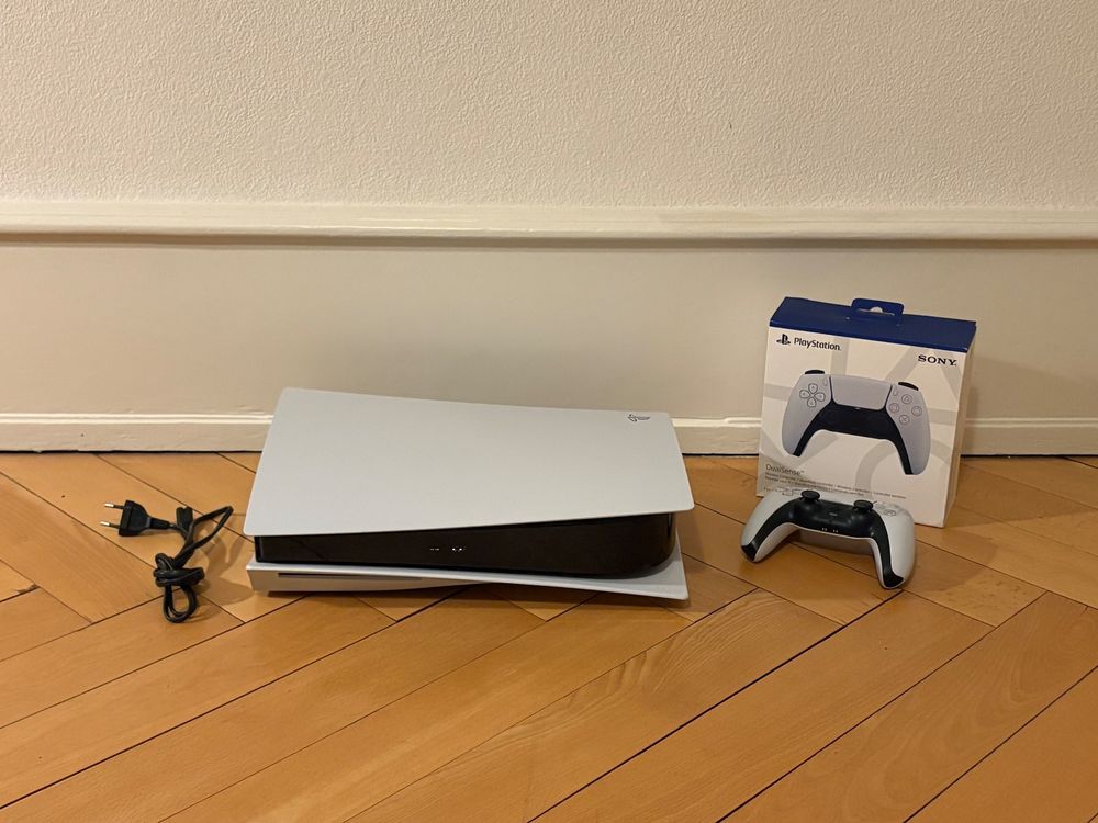 Sony Playstation 5 inkl. 2 DualSense Wireless-Controller (Gebraucht) in ...