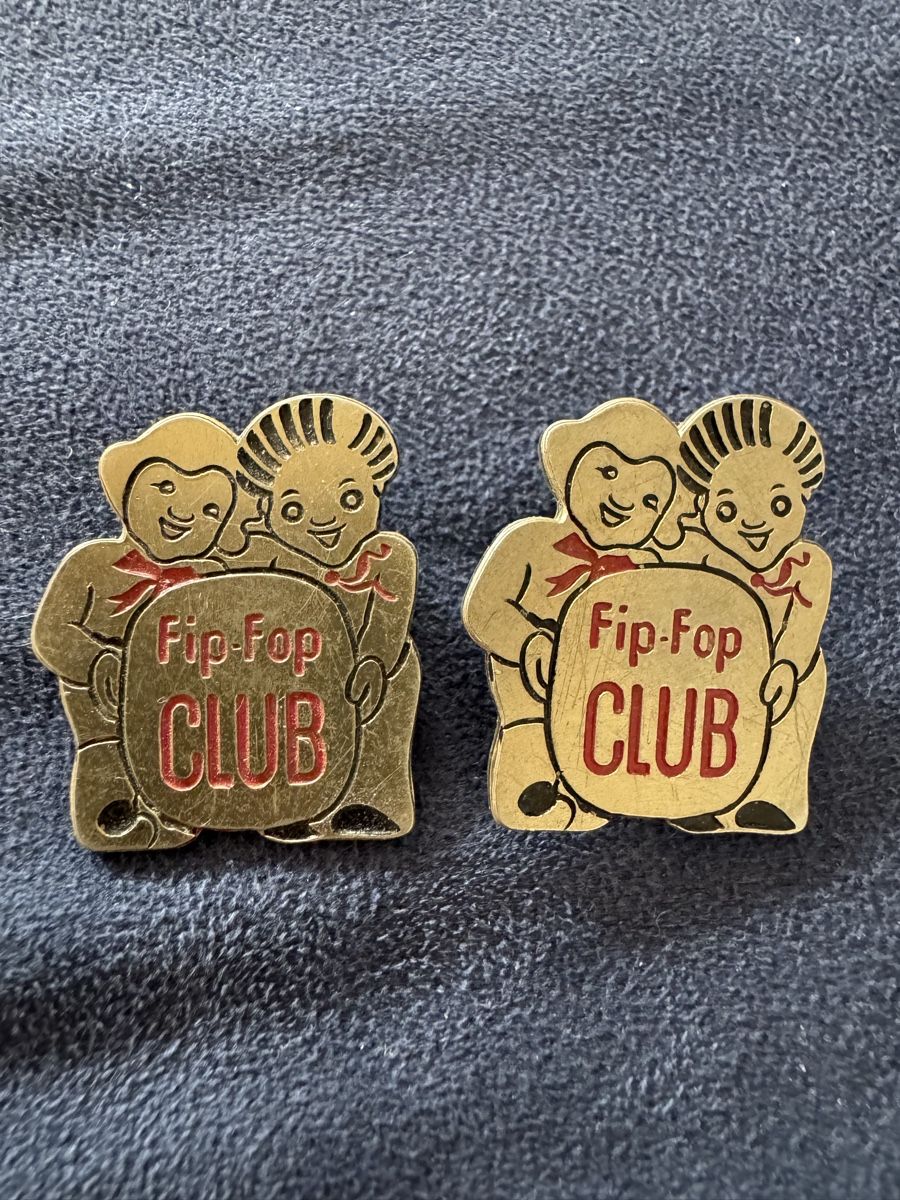 2 Fip-Fop-Club-Abzeichen 1951 von Nestlé Kinoclub (Gebraucht) in ...