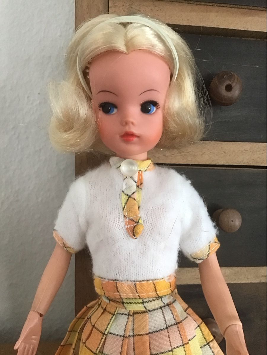 Lovely Lively Sindy 1976 in Original Outfit von 1975 (Gebraucht) in ...