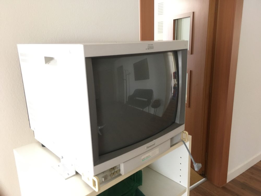 Monitor/ Bildschirm Panasonic Colour MT-M2080 (Gebraucht) in Reinach BL ...