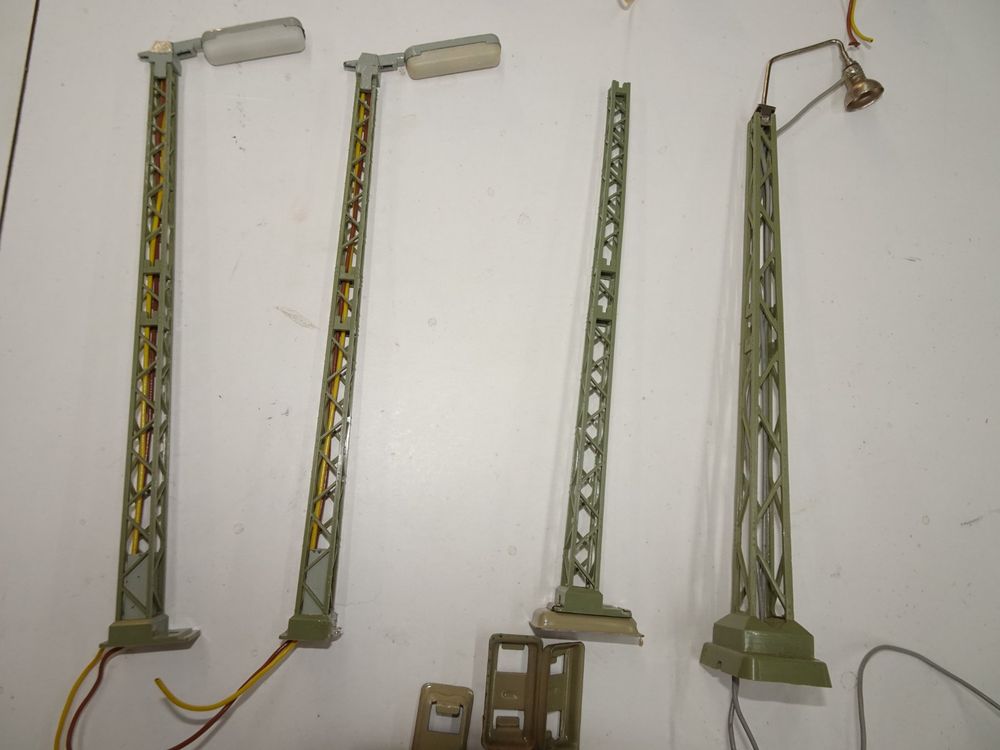 8 Märklin Turmmasten Masten Fahrleitung mit Licht HO (Gebraucht) in ...
