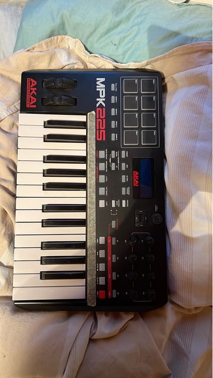 Akai MPK225 Keyboard (Gebraucht) in Gelterfingen für CHF 41 – mit ...