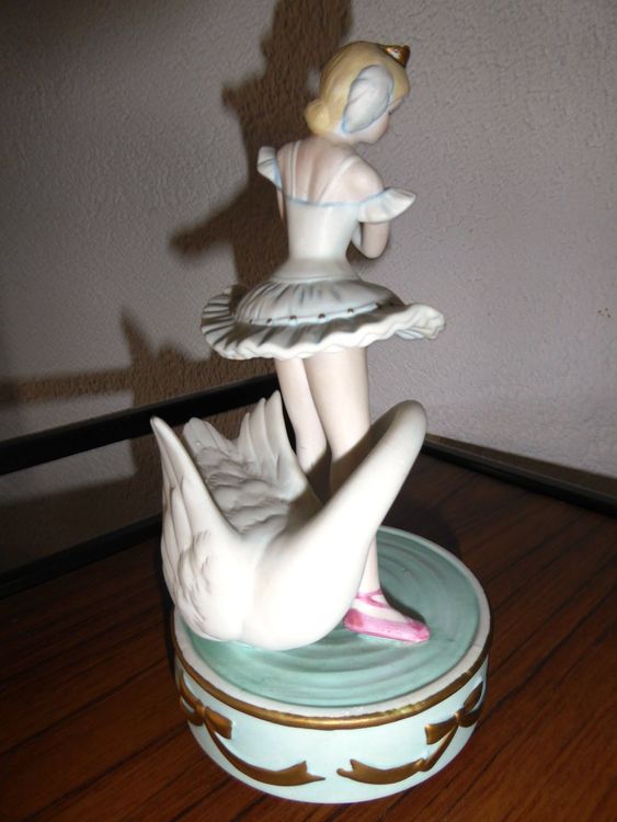 Porzellan Ballerina Figur mit Schwan, Musikdose, Top! (Gebraucht) in ...