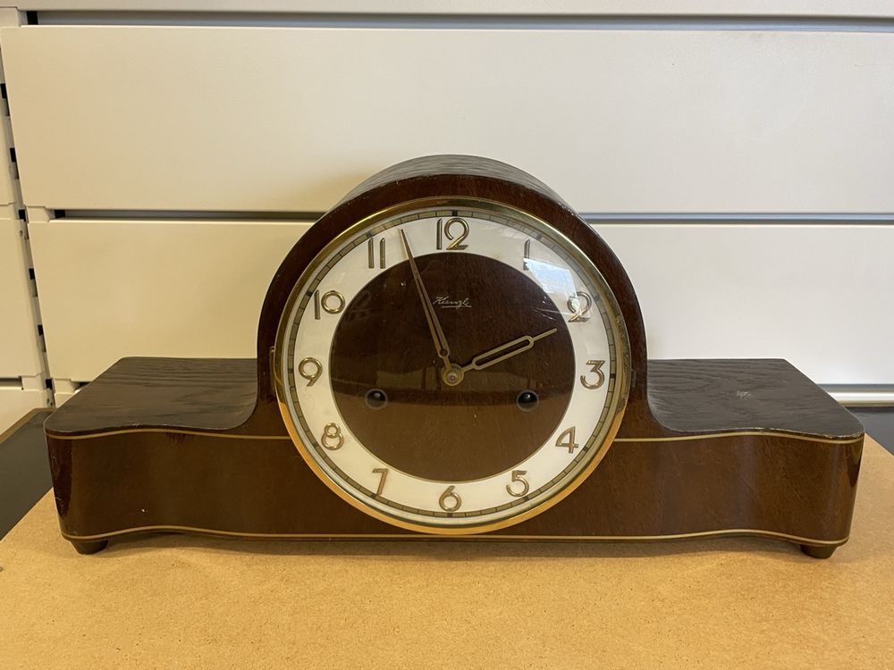 Ancienne horloge de table Kienzle en bois à saisir ! (D'occasion) à montreux pour CHF 16 – avec ...