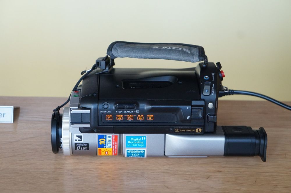 Sony TRV110E Digital8 (V8+Hi8 Kompatibel) mit FireWire 1394 (Gebraucht ...