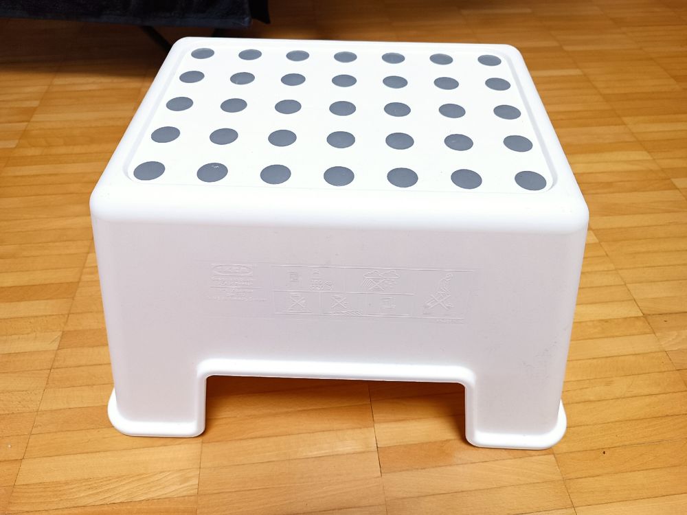 IKEA Hocker, weiss (Gebraucht) in Basel für CHF 5 – mit Lieferung auf ...