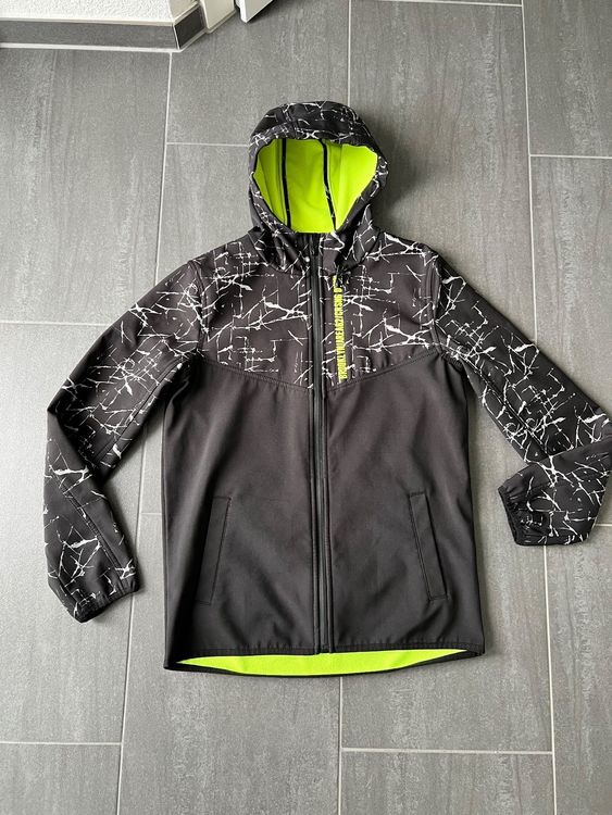 Softshell Jacke für Knaben Grösse 158/164 (Gebraucht) in Wolfwil für CHF 20 – mit Lieferung auf ...