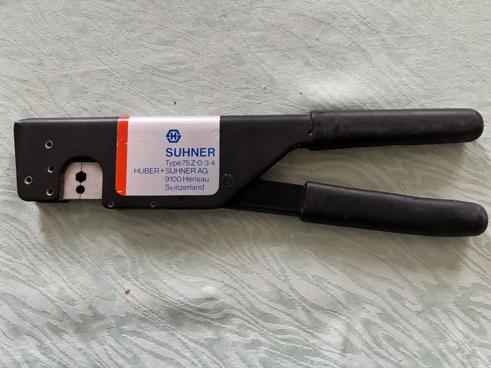 Huber & Suhner Coaxial Crimp Tool mit Abisolierwerkzeug (Gebraucht) in ...