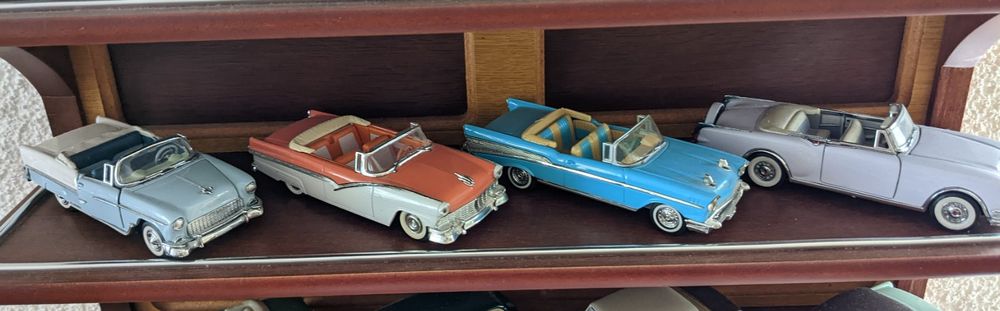 The Classic Cars of the Fifties 12 + 4 Modellautos mit Regal (Gebraucht ...