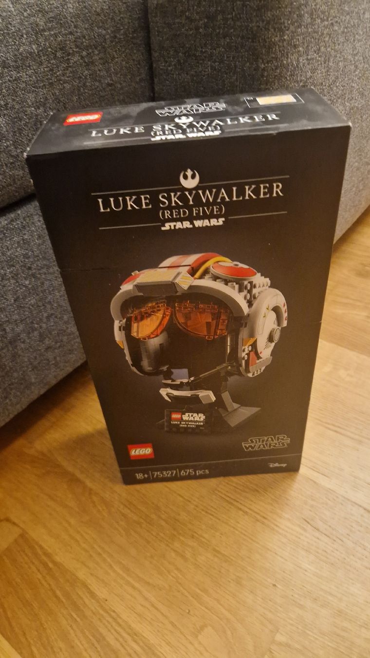 LEGO 75327 Le casque Red Five de Luke Skywalker (Neuf avec emballage d ...