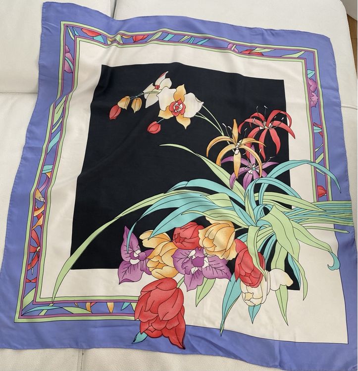 Seiden Foulard 🌸 (Gebraucht) in Opfikon für CHF 25 – mit Lieferung auf ...