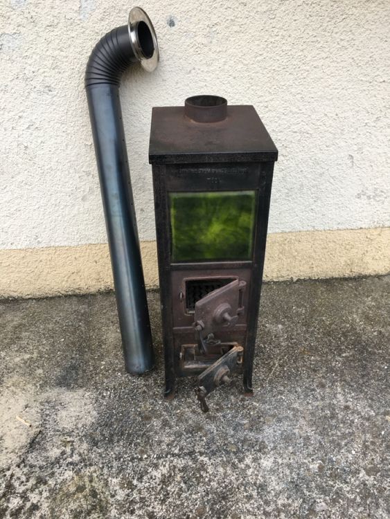 Petit fourneau à bois avec tuyaux (Gebraucht) in Les Bayards für CHF 50 ...