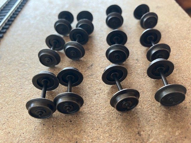 12 Märklin Achsen / Radsatz H0, WS, 10,5x24mm, Zapfen | Kaufen auf Ricardo