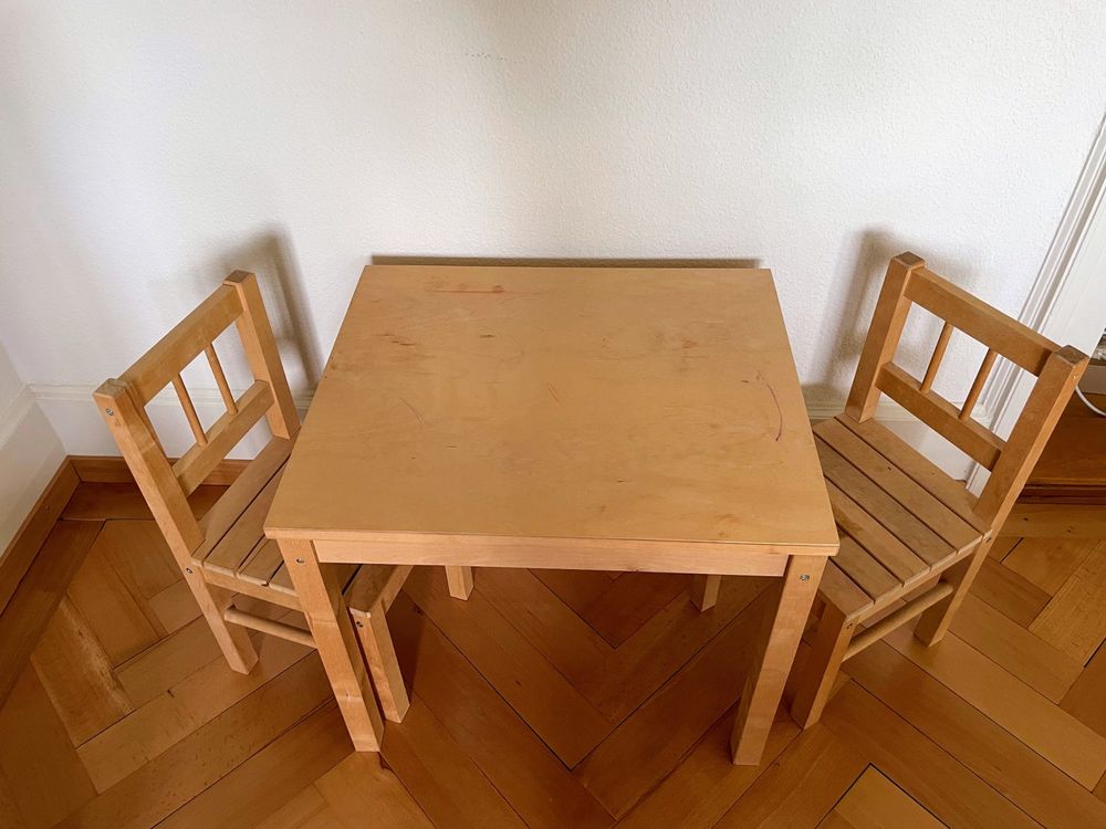 Ikea Kindertisch mit 2 Stühlen | Kaufen auf Ricardo