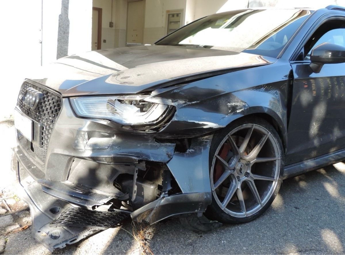 Unfall Audi Rs3 (Defekt) in Solduno für CHF 1 – nur Abholung auf ...