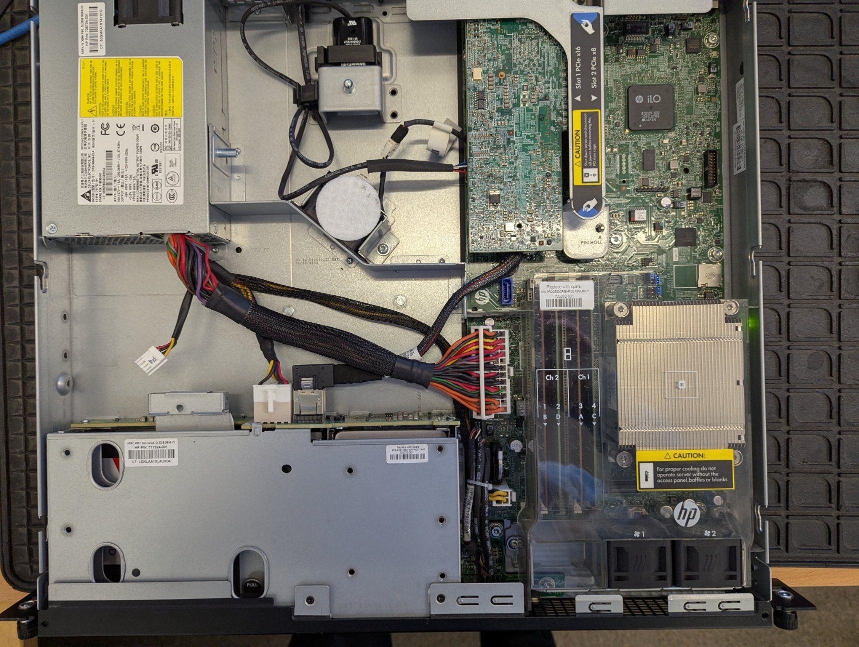 HP ProLiant DL320e Gen8 v2 mit SmartArray P222 (Gebraucht) in ...