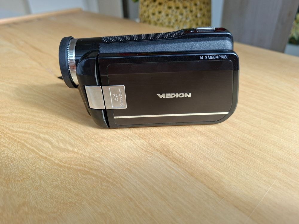 Medion MD 86910 Slim Full HD Camcorder Video Camera (Gebraucht) in ...