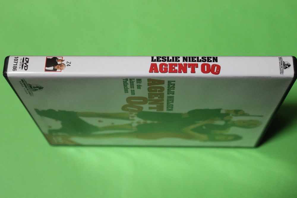 Agent 00 (Leslie Nielsen, Die nackte Kanone) DVD vergriffen (Gebraucht ...