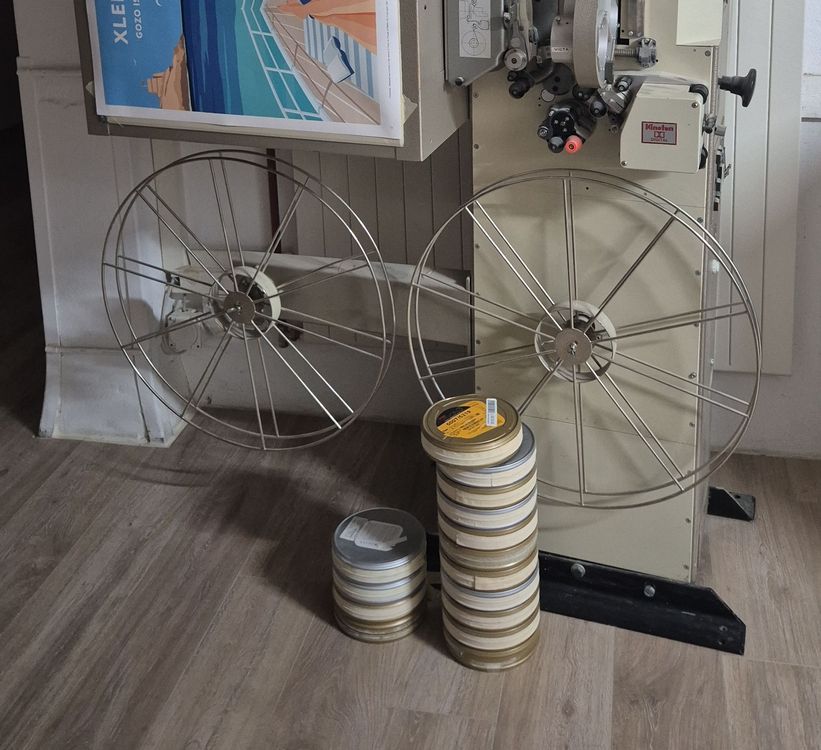 Kinoprojektor 35mm Kinoton FP30. (Defekt) in Gränichen für CHF 175 ...