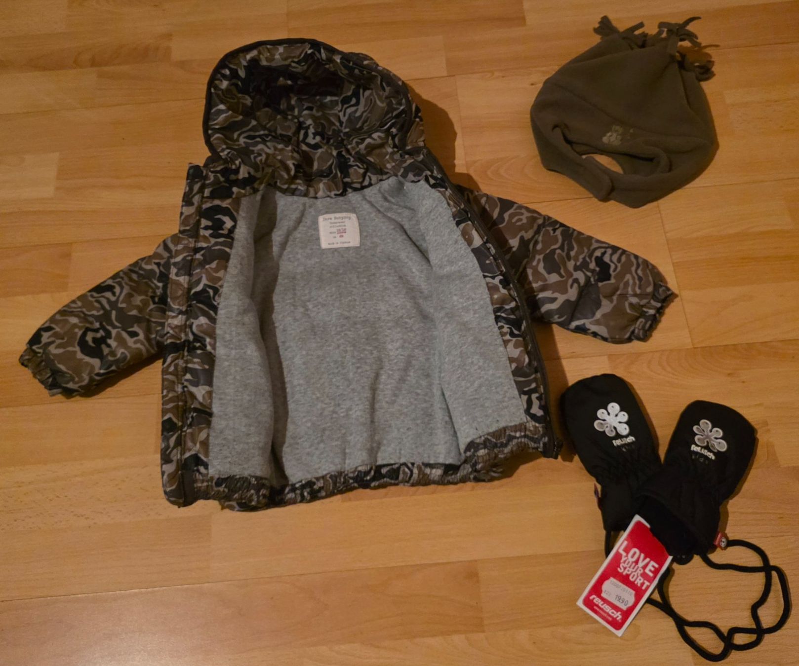 ☃️Set Bonnet et Mouffles☃️ZARA Doudoune de ski T: 86 (D'occasion) à ...