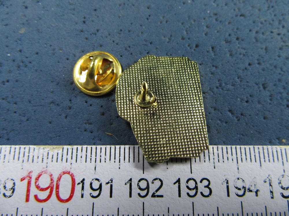 VW KÄFER AUTO OLDTIMER PIN GLASIERT (Gebraucht) in Ettingen für CHF 0. ...