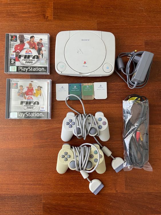 Playstation PSone (inkl 2 Controller und 2 Games) (Gebraucht) in Wangs ...