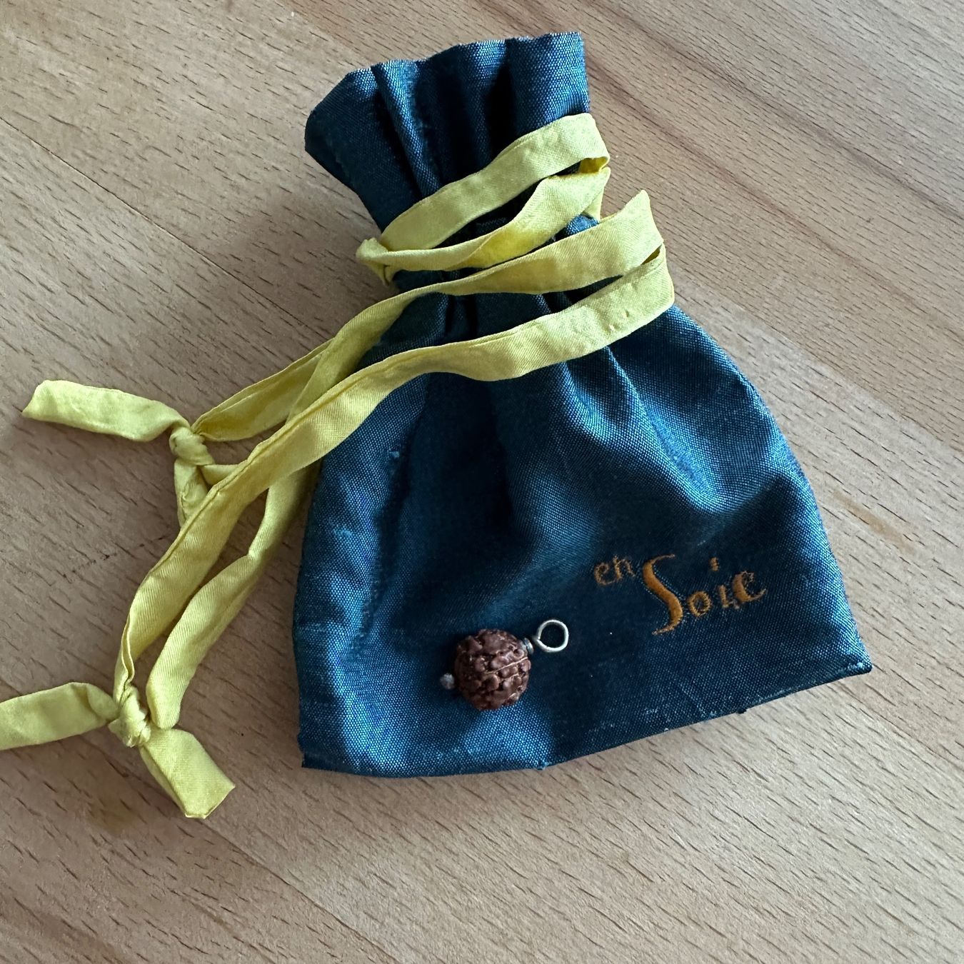 Kleiner Rudraksha Anhänger inkl. Stoffbeutel EnSoie Zürich (Gebraucht ...