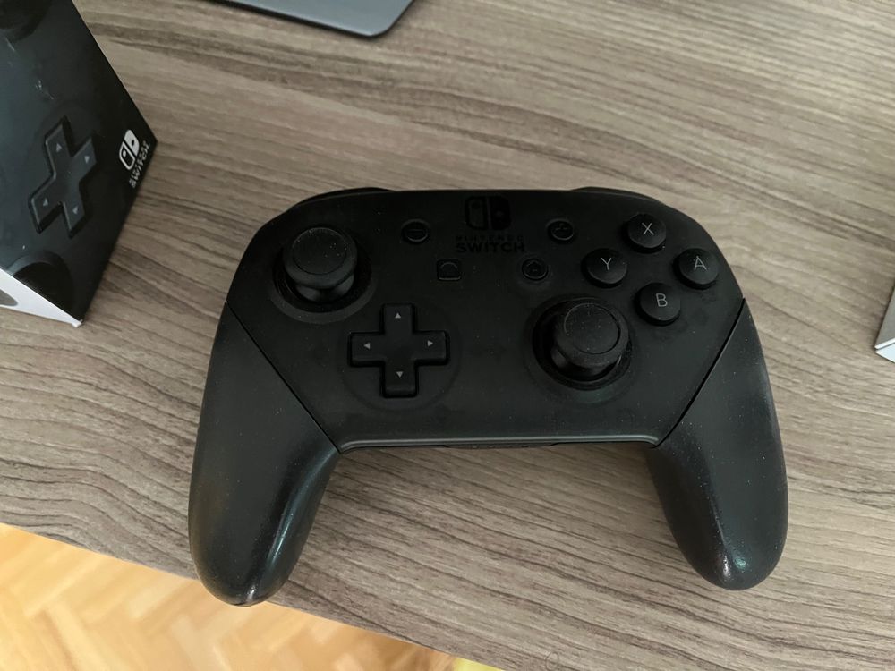 Nintendo Switch Pro Controller (Gebraucht) in Zürich für CHF 35 – mit ...