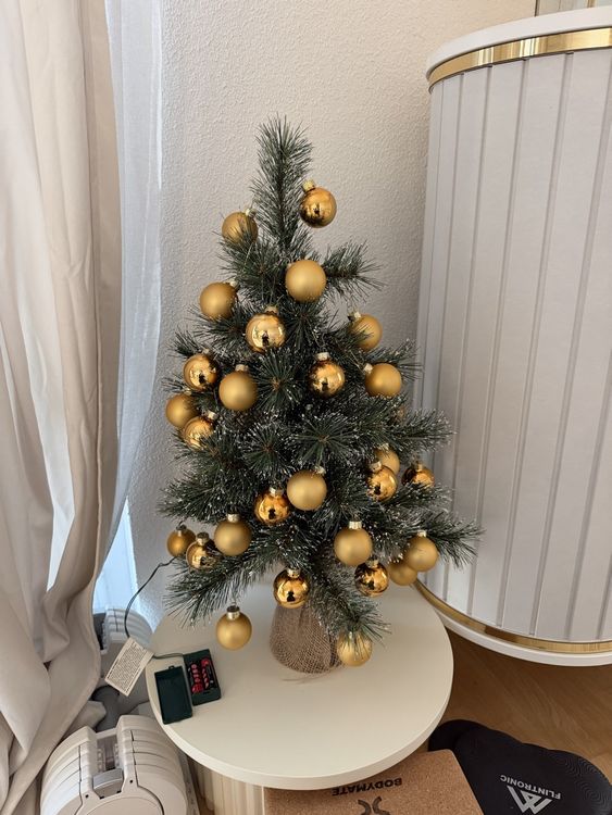 Small Christmas Tree with Golden Balls and Lights 🎄 (Neu (gemäss ...