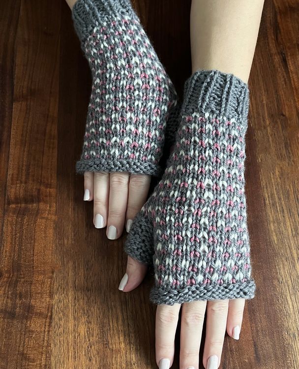 Pulswärmer mit Daumenöffnung aus Wolle, Grau (Neu (gemäss Beschreibung)) in Laufen für CHF 16 ...