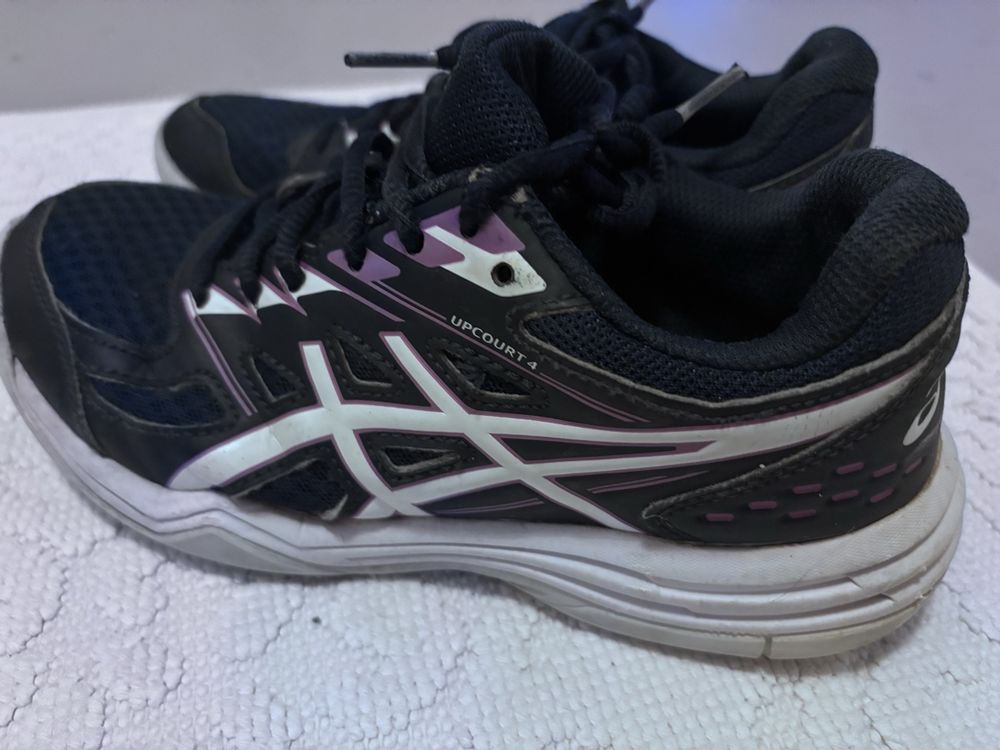 Asics Sportschuhe 34 (Gebraucht) in Zürich für CHF 9 – mit Lieferung ...
