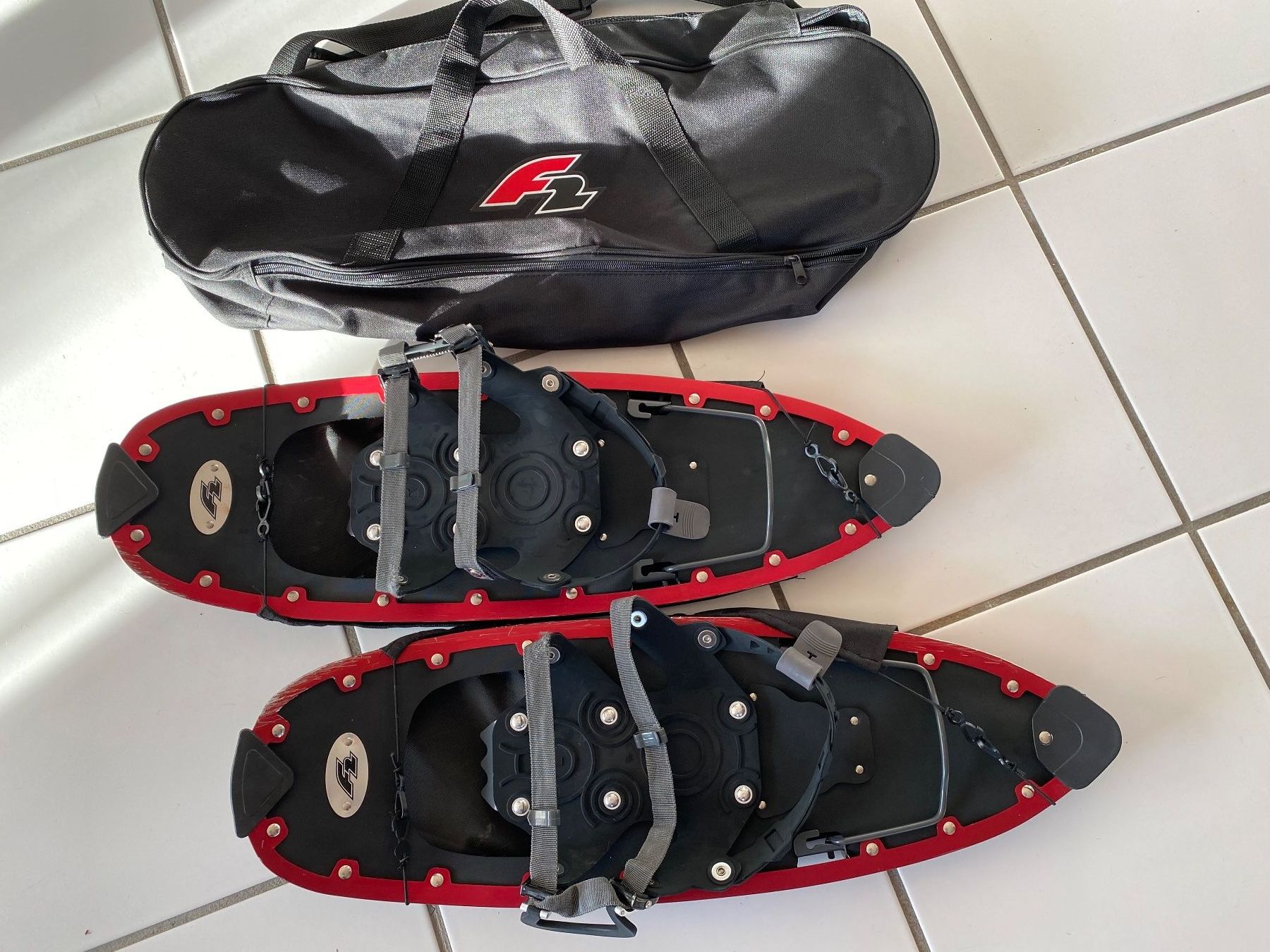 F2 Schneeschuhe mit Tasche, 1 Paar NEU / 1 Paar Gratis gebr. (Neu und ...