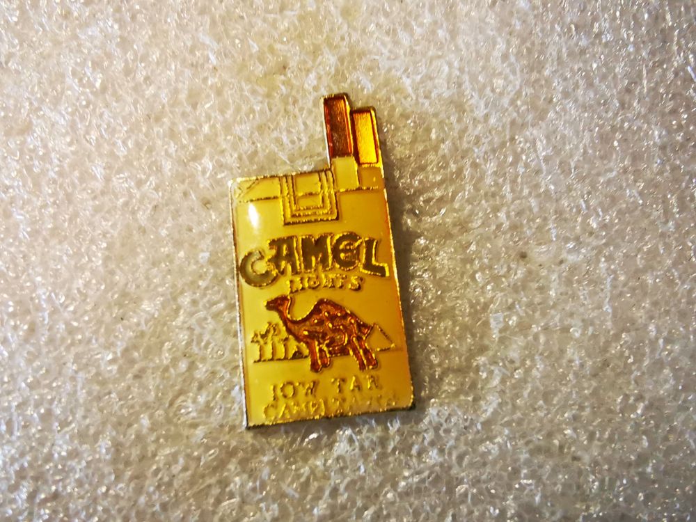 Ansteckpin 75: Camel Cigarets | Kaufen auf Ricardo