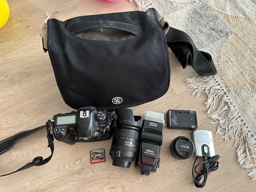 Nikon D200 with bag, flash, and lenses (Gebraucht) in Lausanne für CHF ...