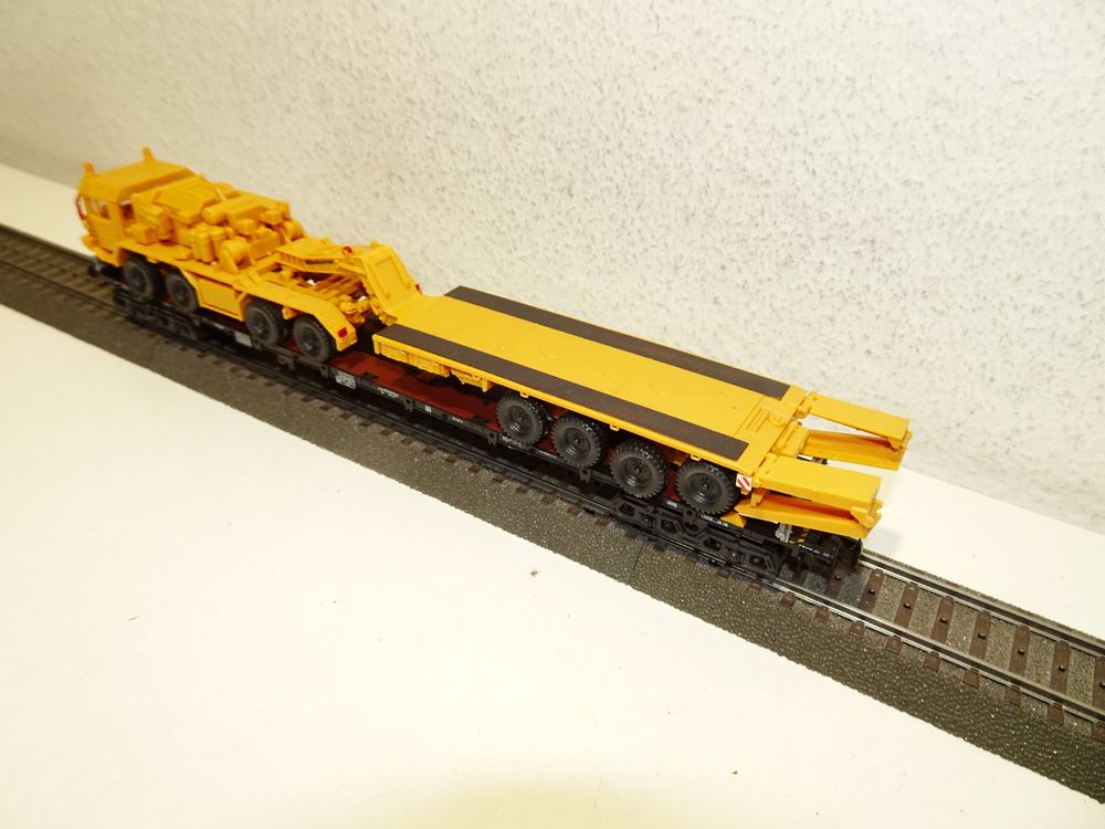 Roco Güterwagen beladen mit Schwerlast LKW HO (2) (Gebraucht) in für ...