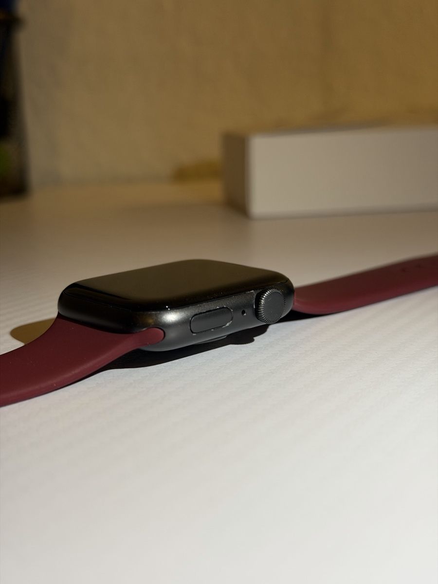 Apple Watch SE Space Gray Aluminum Case 44 mm zu verkaufen (Gebraucht ...