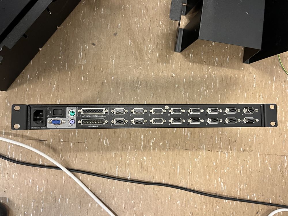 Serverschrank APC KVM Switch 16 Port | Kaufen auf Ricardo