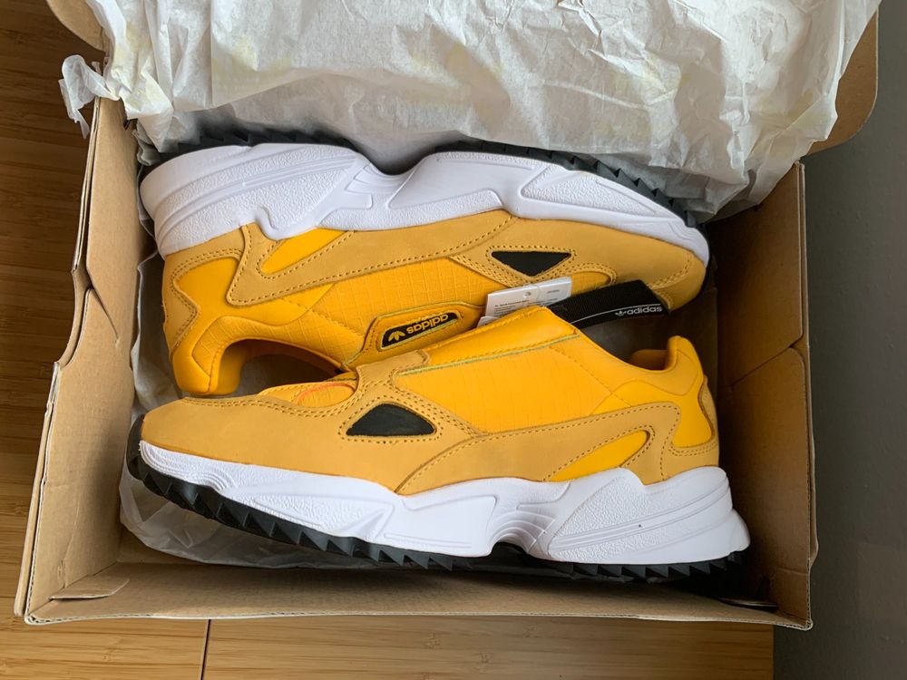 Adidas Falcon Zip W EE5113 Actgol/Cblack/Ftwwht NEU UK 7,5 (Neu und ...