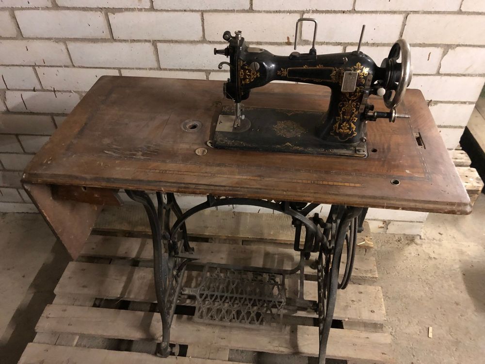 Antike Nähmaschine mit Fussantrieb | Kaufen auf Ricardo