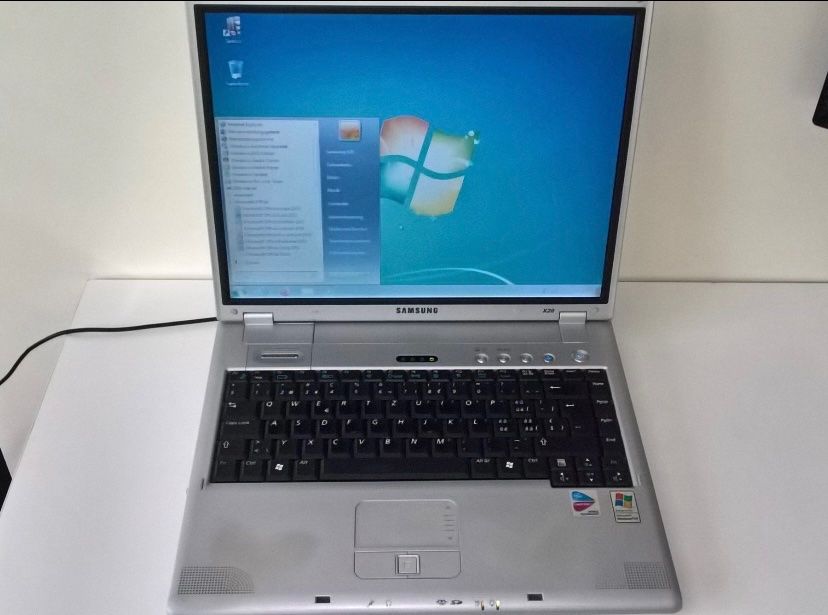 Laptop Samsung NP-X20 mit Windows 7 und M. Office | Kaufen auf Ricardo