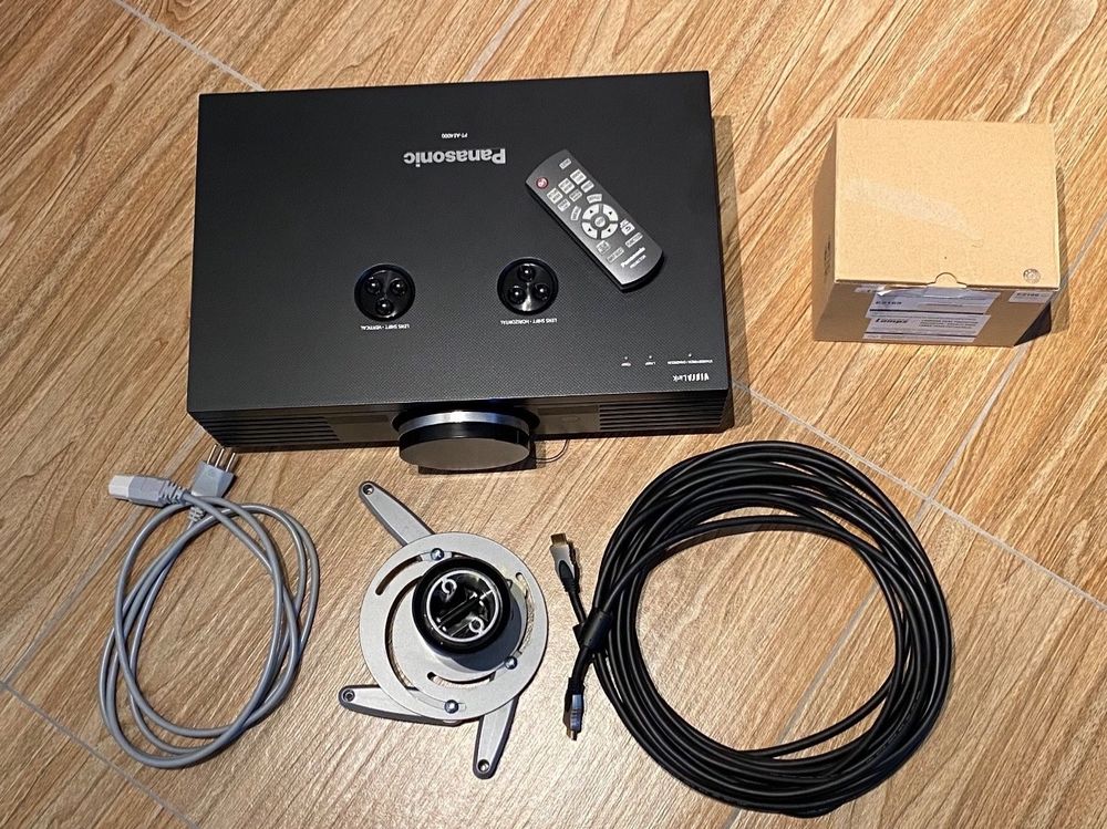 Panasonic PT-AE4000 Full HD Heimkinobeam | Kaufen auf Ricardo